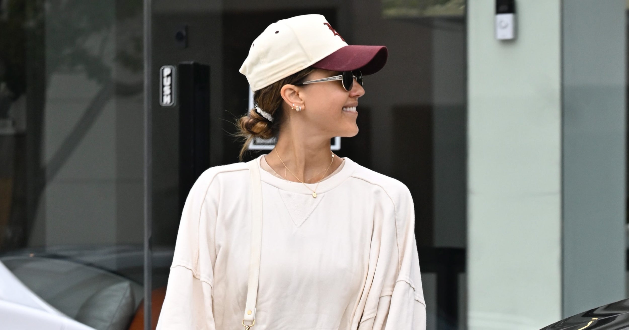 Uggy bychom v létě nečekali, ale Jessica Alba se do nich obula s grácií ...